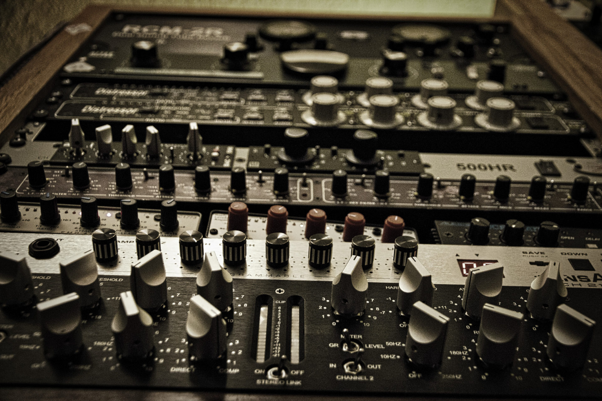 Studio 101: Compressors, Expanders, and Gates Explained