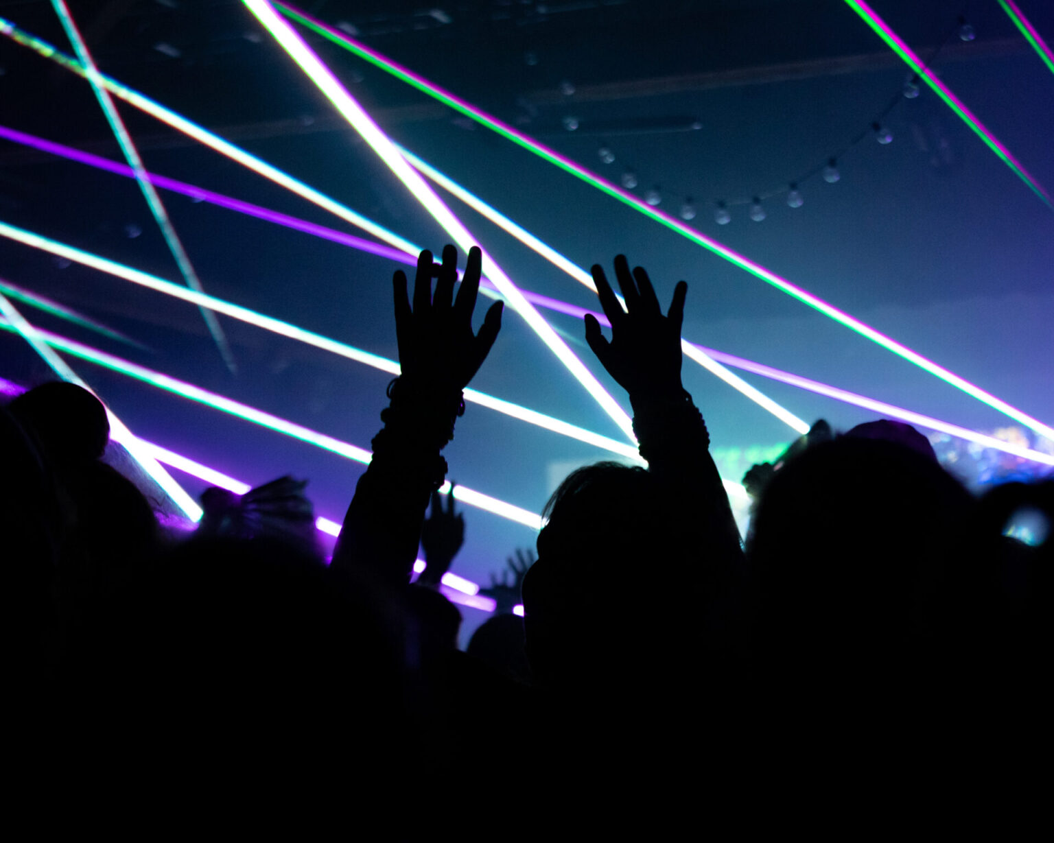 Inzo's incredible vibes stir in Seattle at Showbox Sodo (DMNW Review)