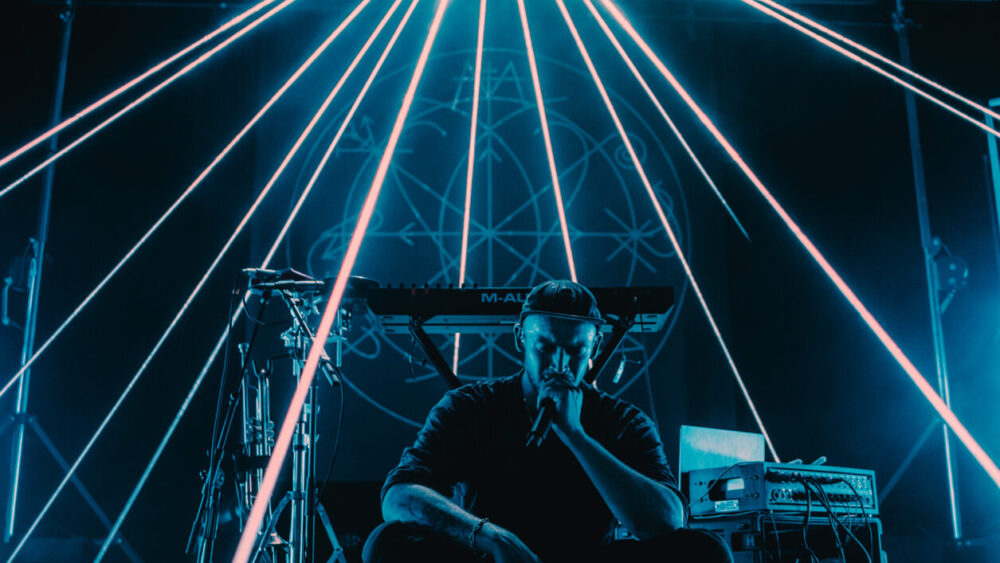 Droeloe's dazzling performance left Seattle in delight [DMNW Review]